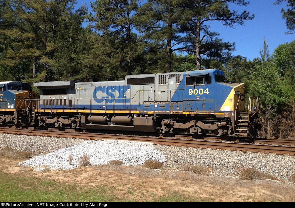 CSX CW40-9 9004 prepares to head northbound